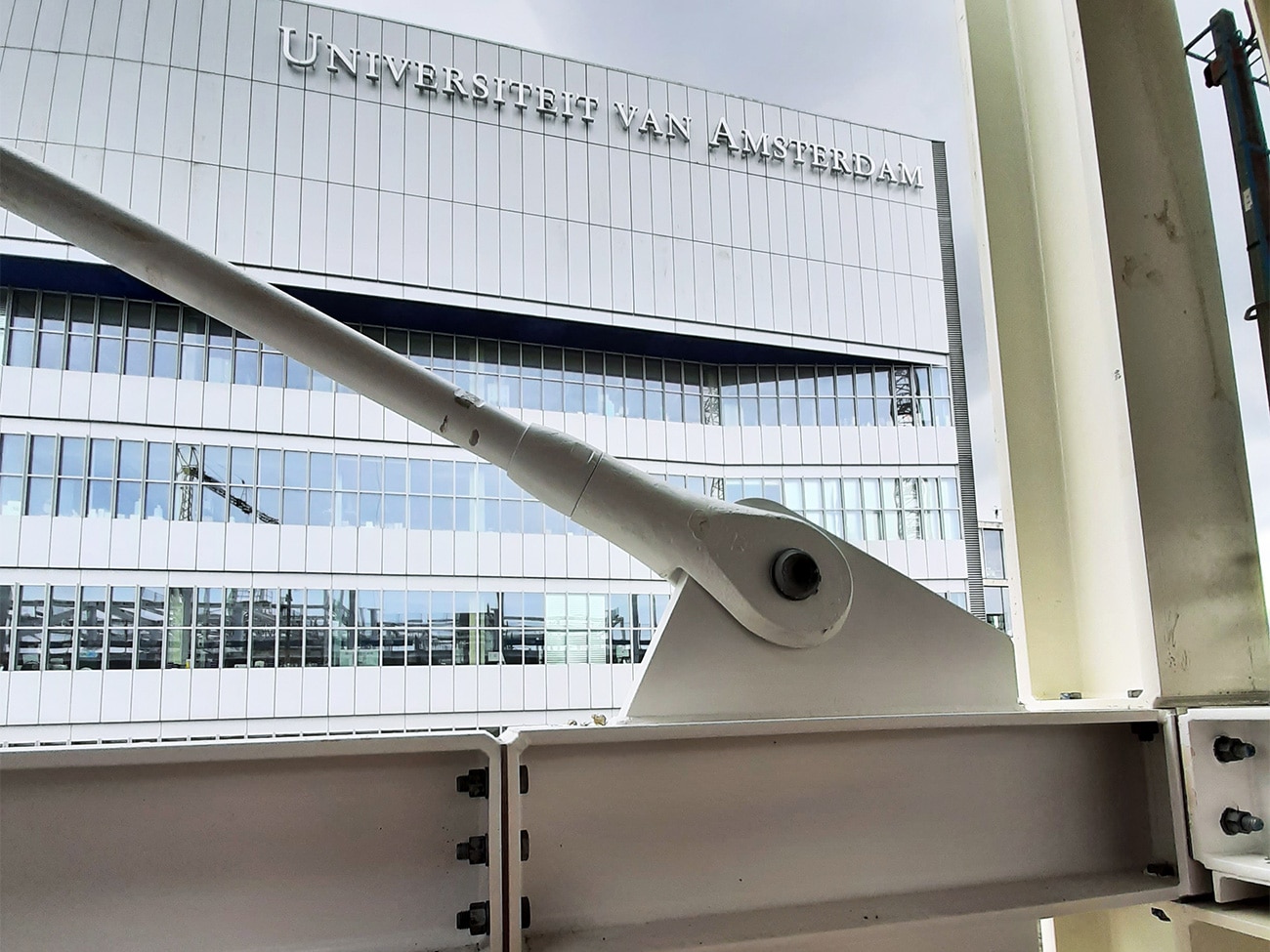 Flexible and demountable university building