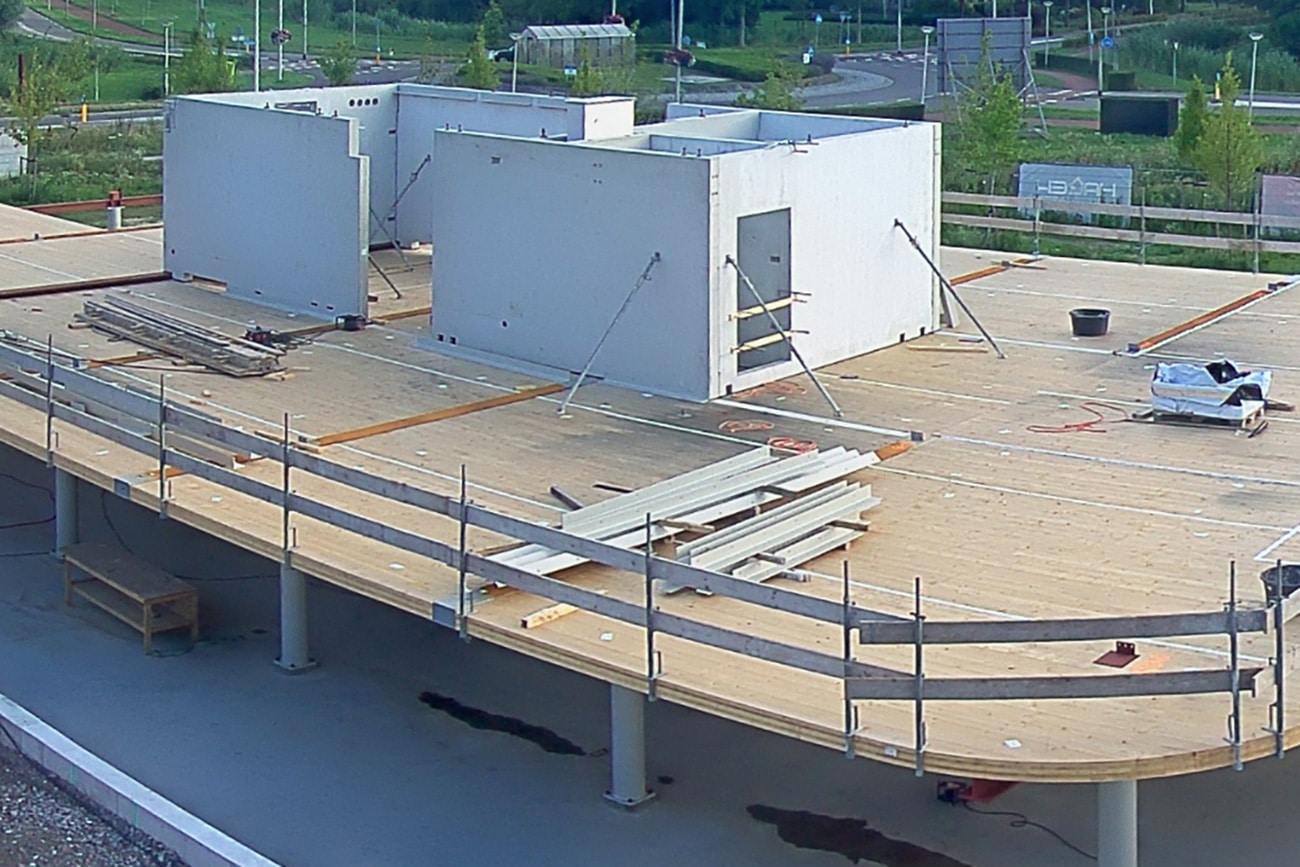 Demontabele prefabbetonelementen voor duurzaam kantoorgebouw