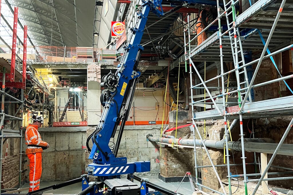 Hulpconstructies voor verbreding tunnel en perron