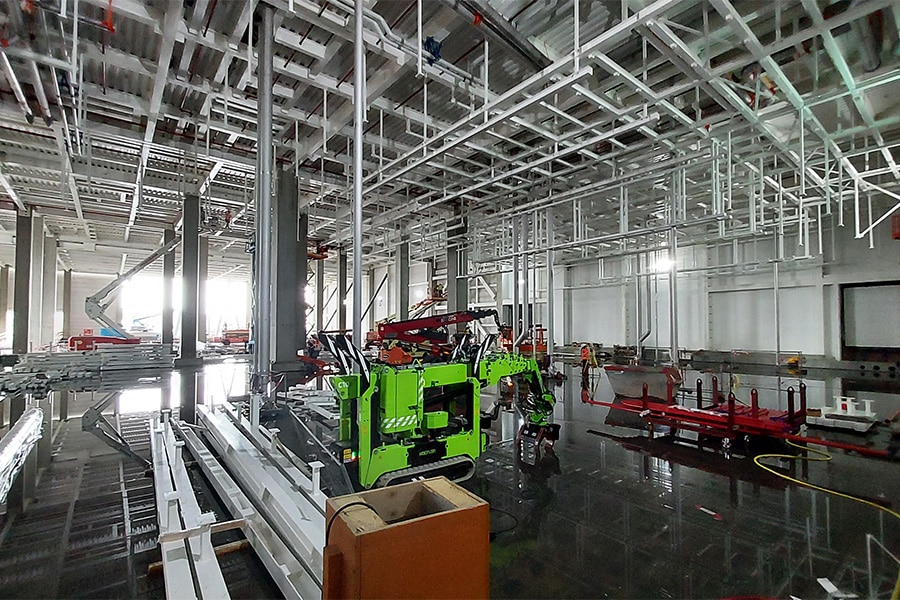 High Tech Factory: an extraordinary achievement full of complex steel ...